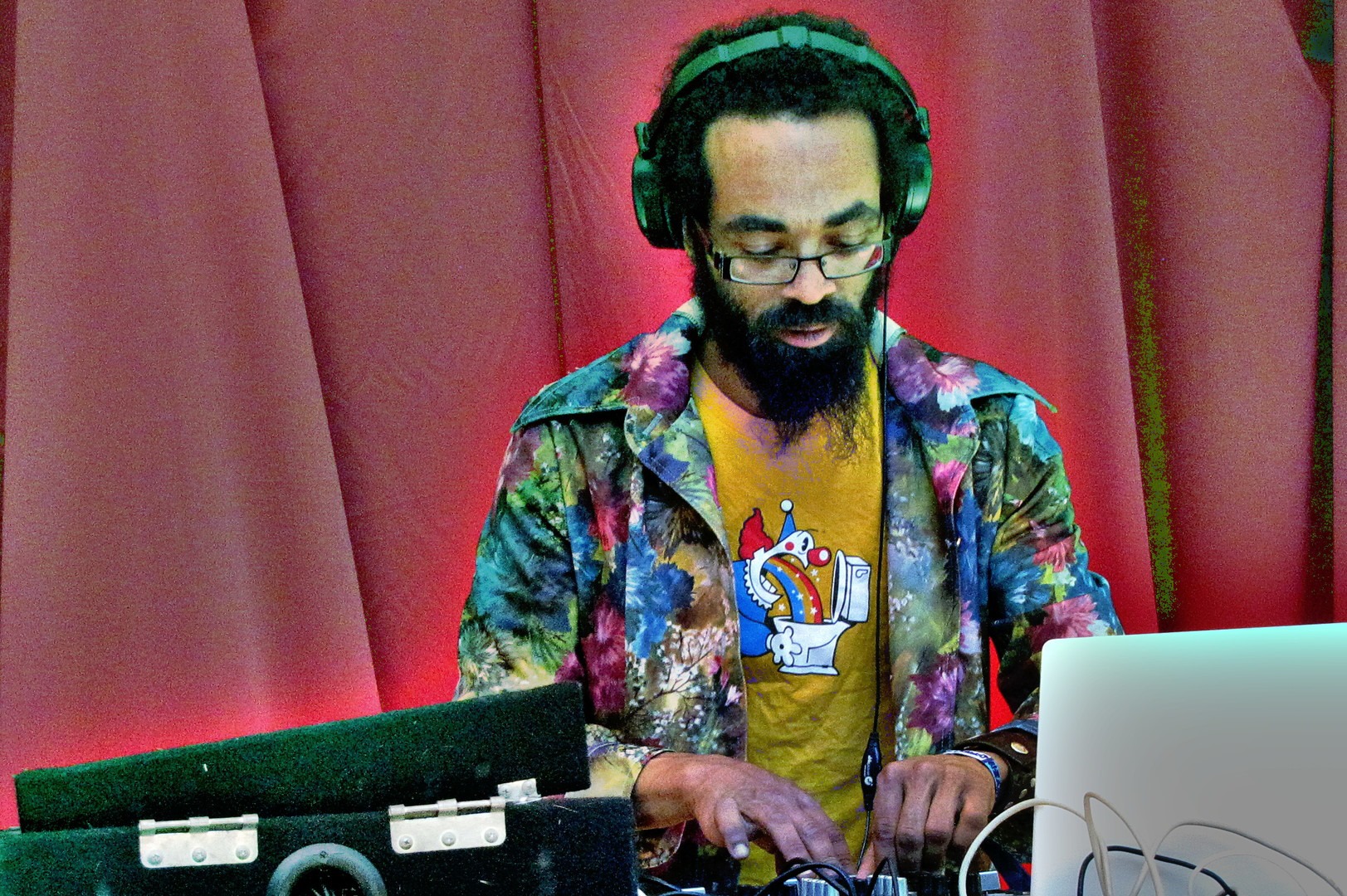 dj MOM (PDX) | SHIFT